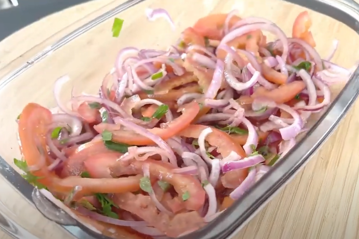 Salada de tomate e cebola simples - Receitas da Tia Zilda
