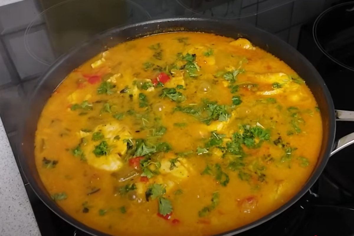 Filé de peixe ao molho com leite de coco - Receitas da Tia Zilda