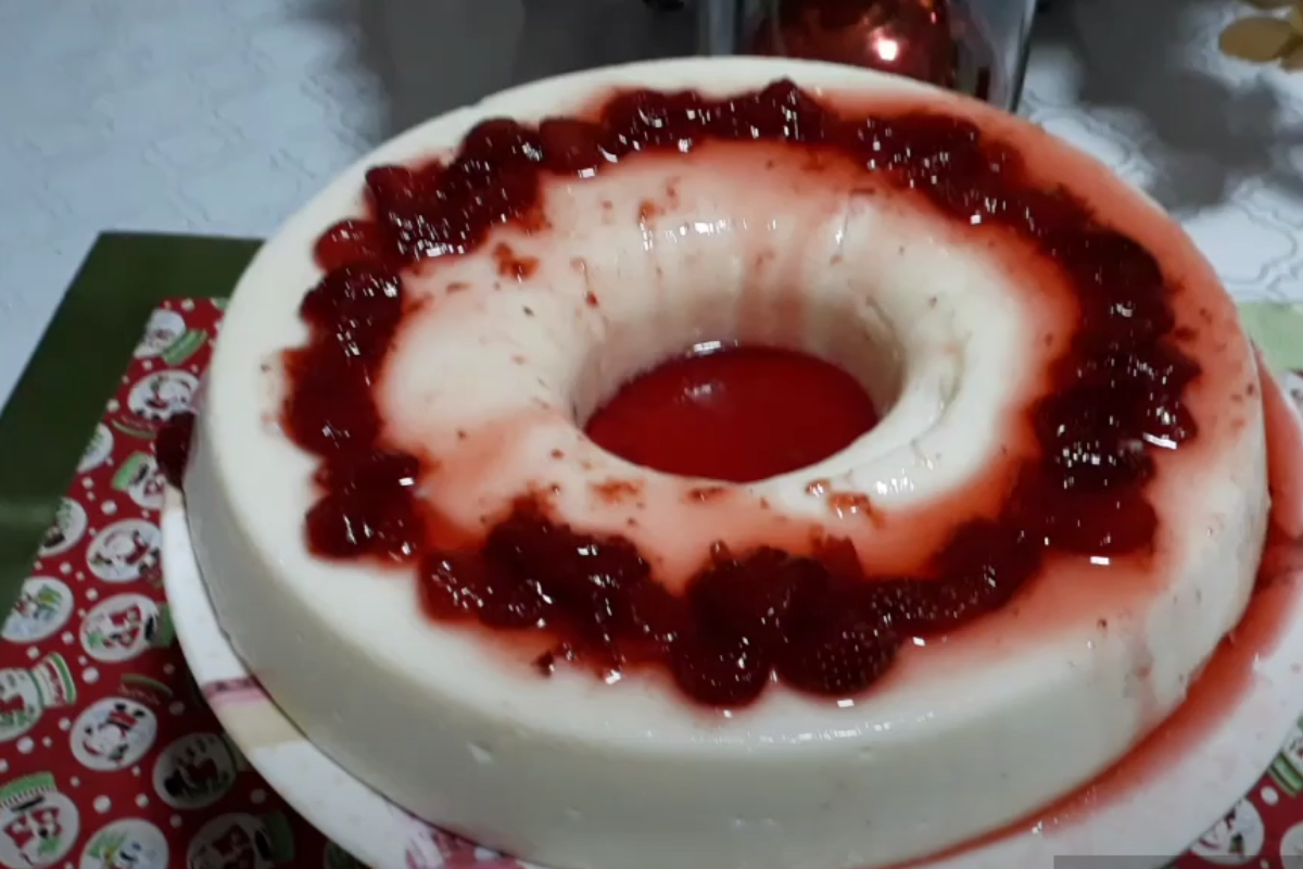 Manjar com calda de morango - Receitas da Tia Zilda